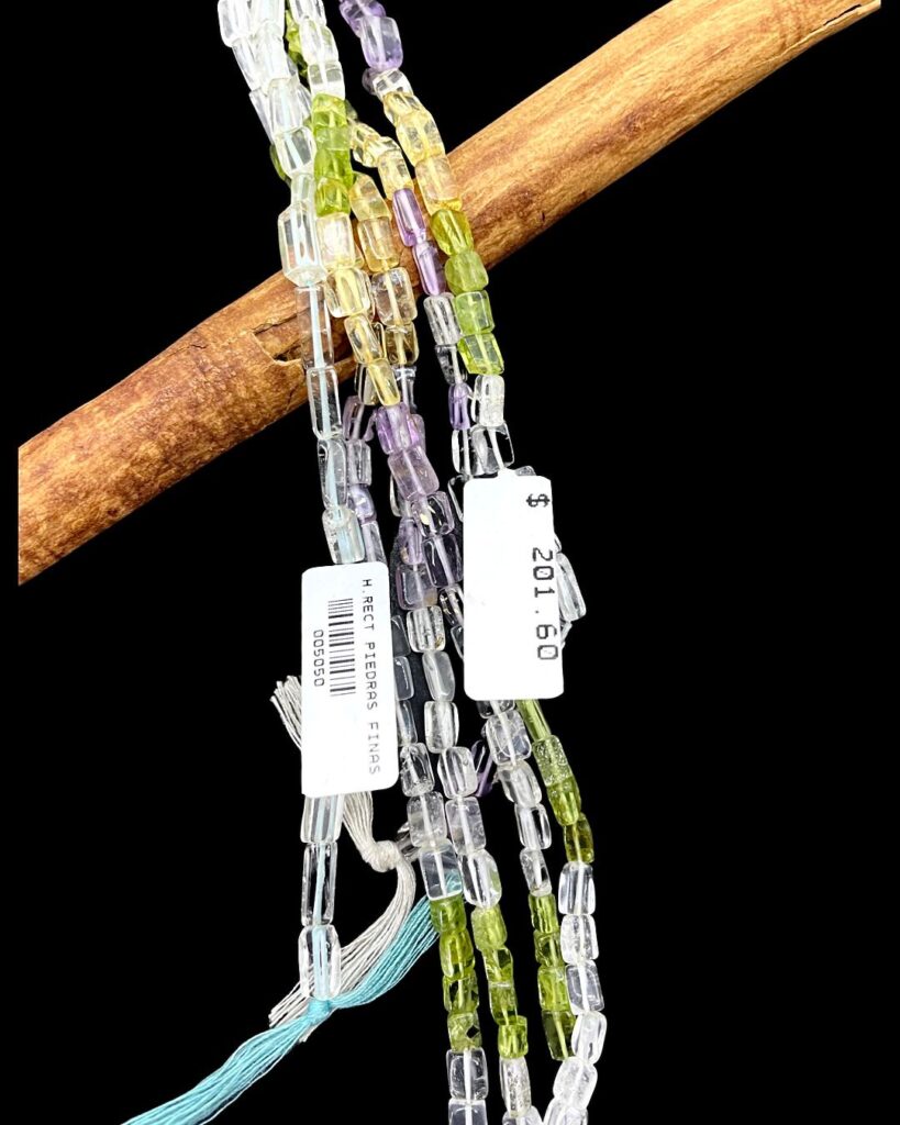 Diferentes Piedras Prisma Rectangular 3x4mm - Piedras Calibradas